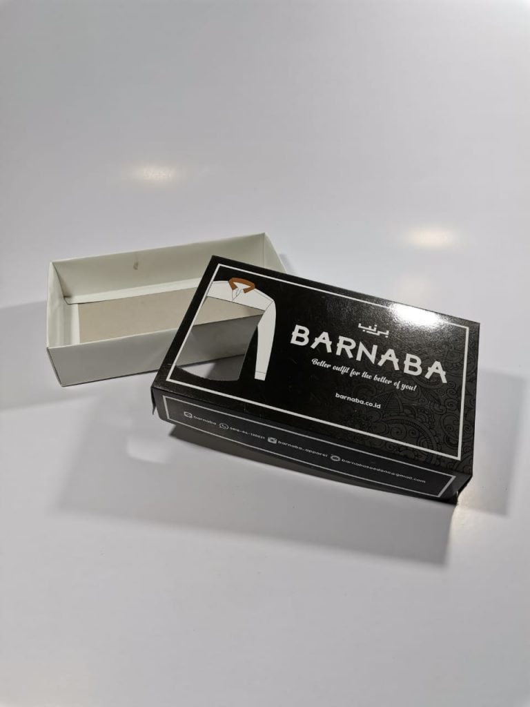Kemasan Baju Dengan Finishing Laminasi Window
